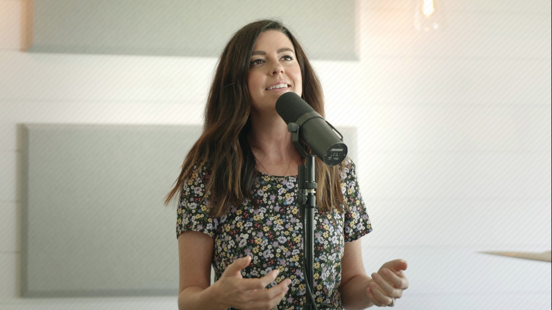 Behold The Savior / Meredith Andrews » WorshipFuel by CCLI®